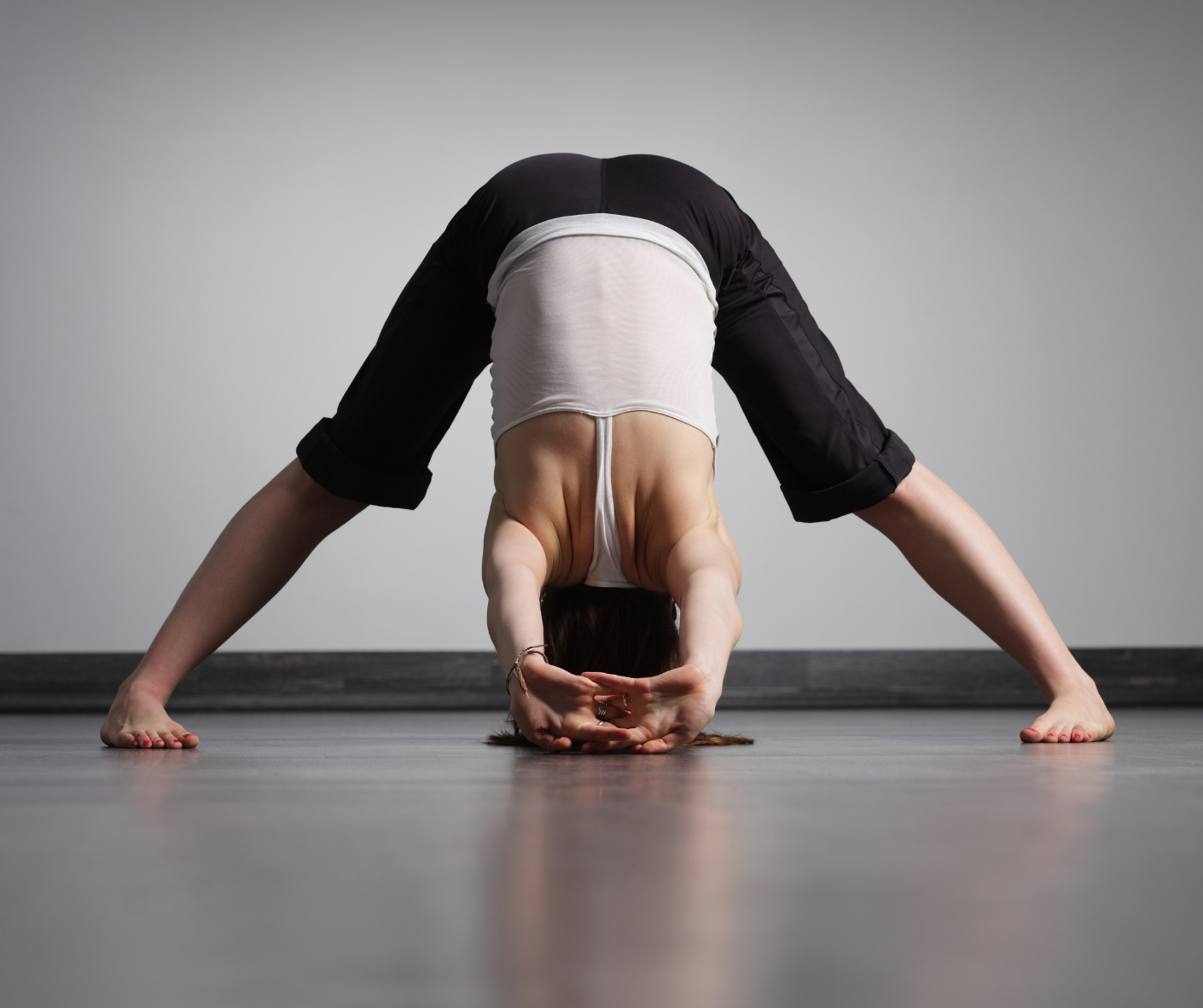 Come praticare lo yoga seguendo le fasi del ciclo - Yoga First di ...